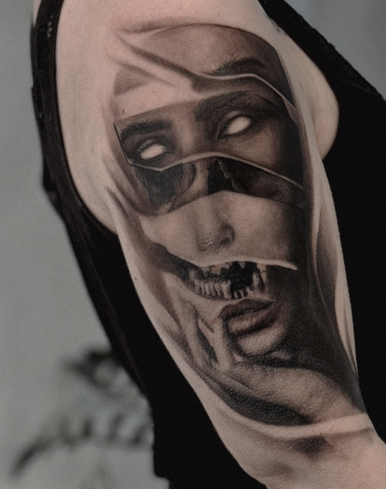 Tattoo Artist Julia Andrushko - VeAn Germany